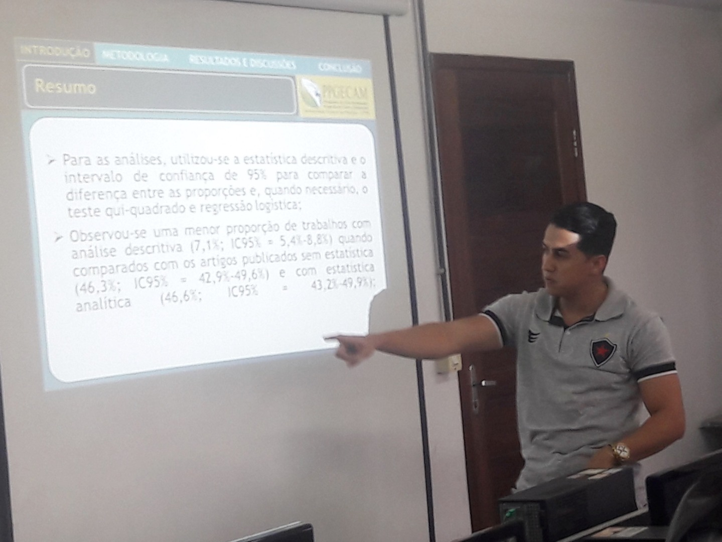 Alunos da disciplina de Estatística apresentam artigos científicos durante a aula — Universidade ...